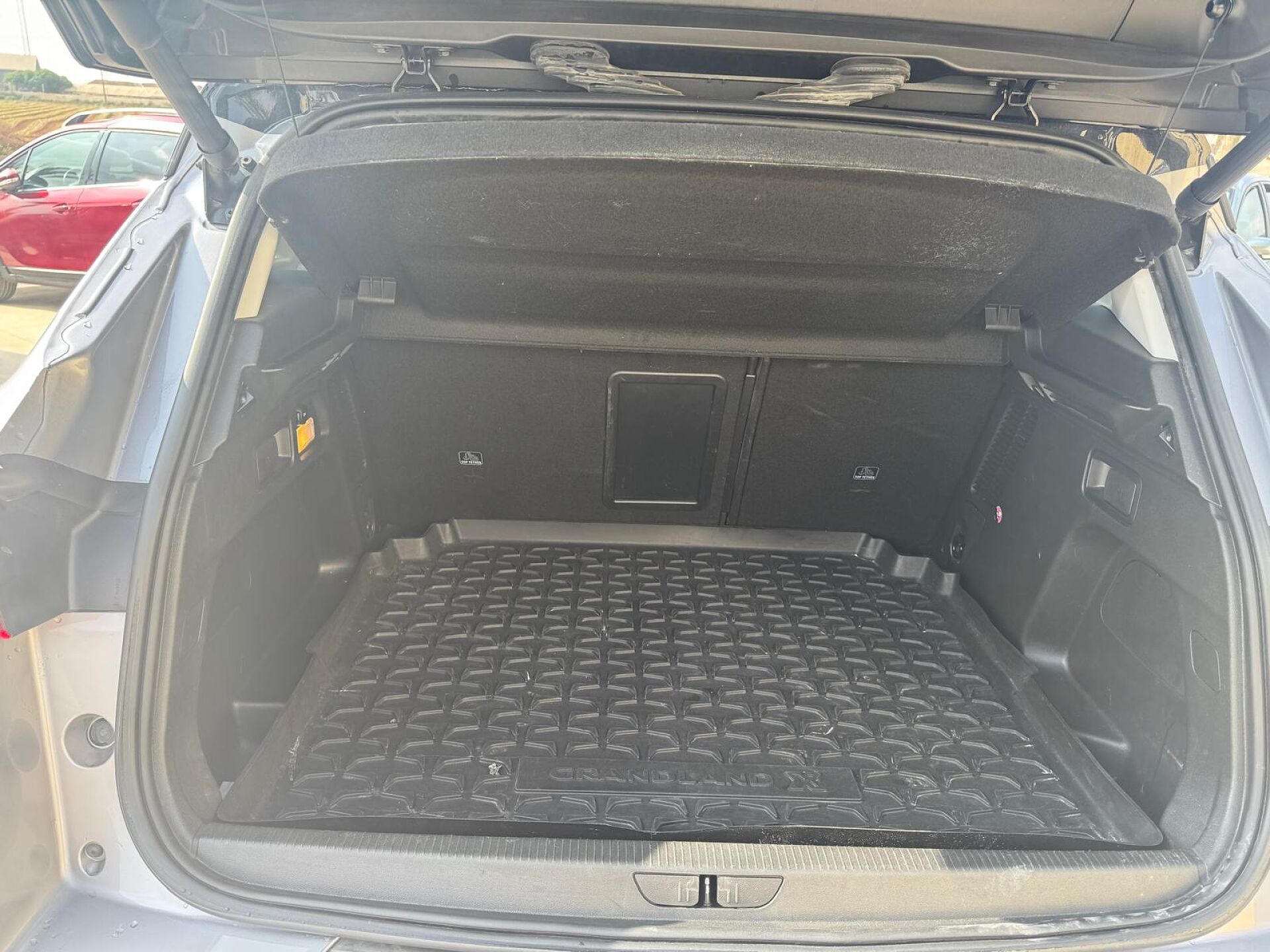 OPEL GRANDLAND X 1.2 E-THP AUTO SPANISH LHD IN SPAIN 67000 MILES FSH ...