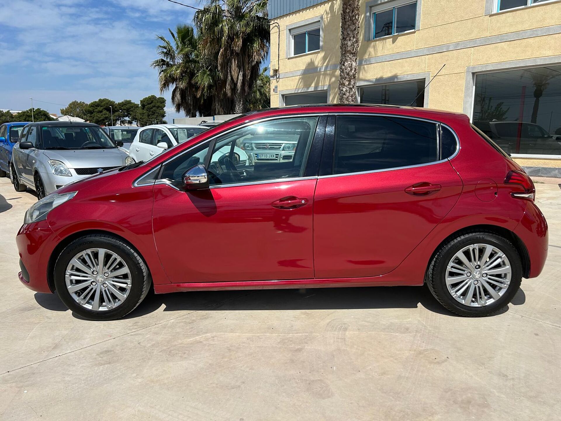 PEUGEOT 208 ALLURE 1.2 E-THP AUTO SPANISH LHD IN SPAIN 82000 MILES ...